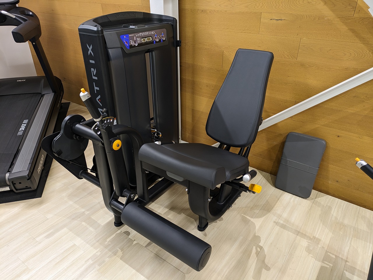 マシン紹介／URTRA LEG EXTENSION - メディカルフィットネスM's
